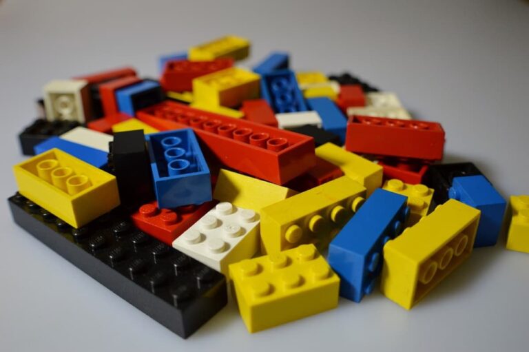 Lego para aprender jugando en el hogar y la escuela